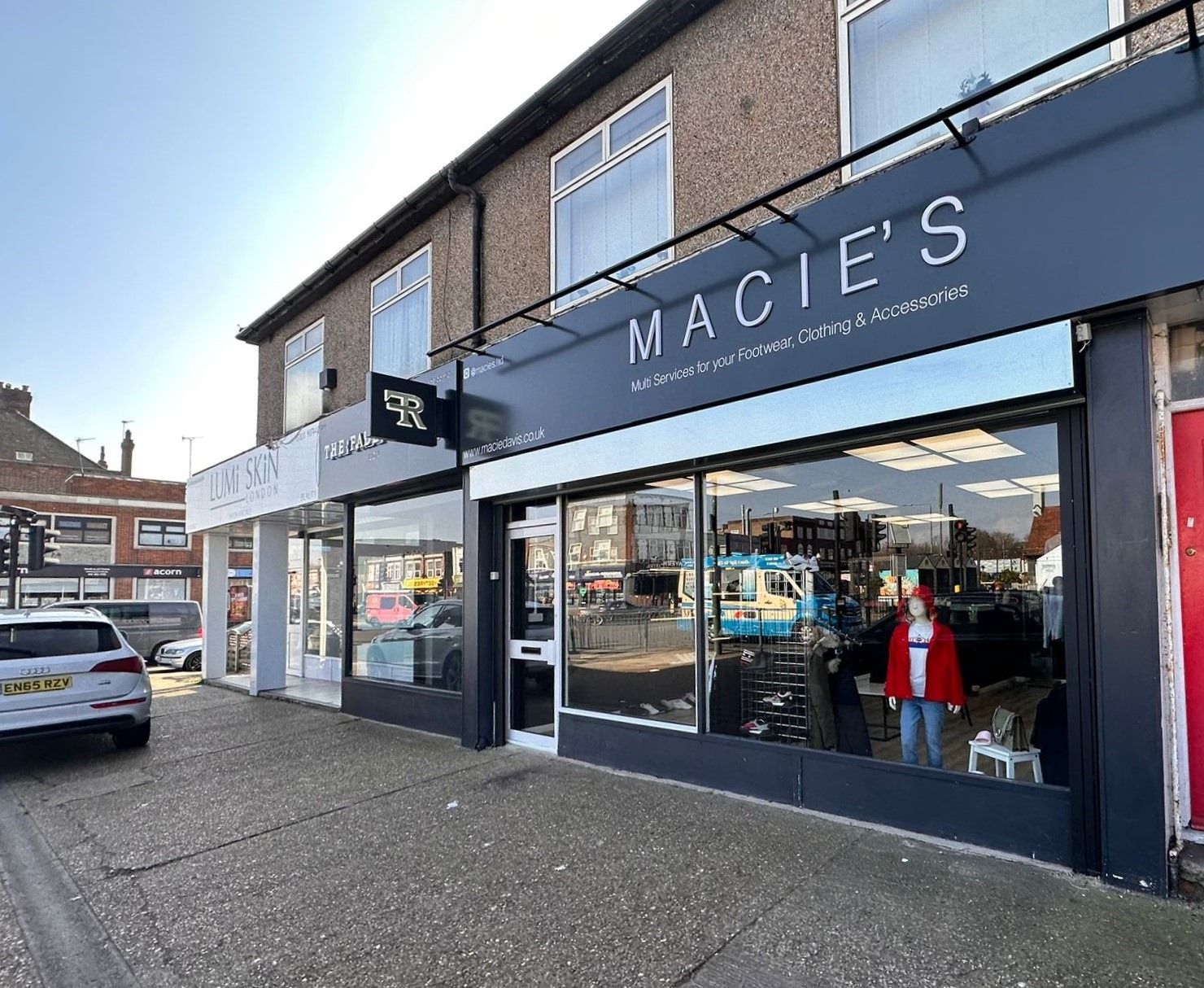 London DA15 – 3 Retail Shops | Blue Alpine